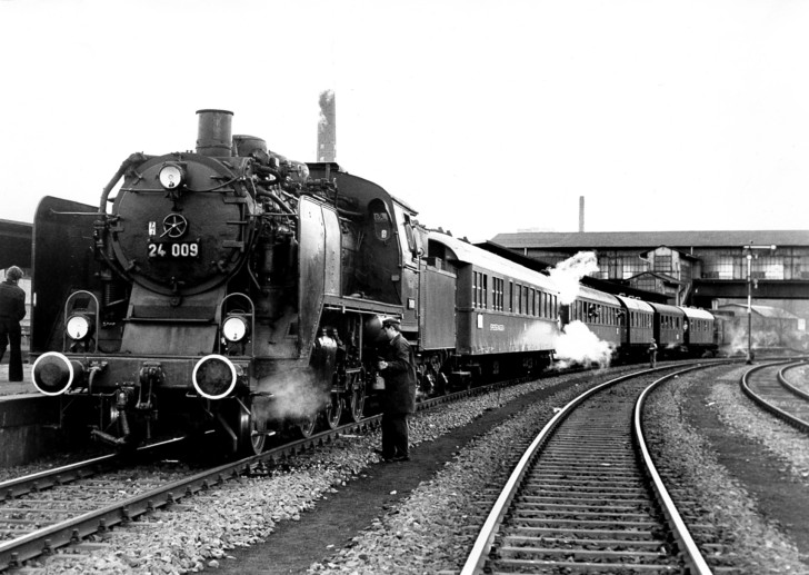 BR 24 - Bilder der Lok auf historischen Aufnahmen in hoher Auflösung
